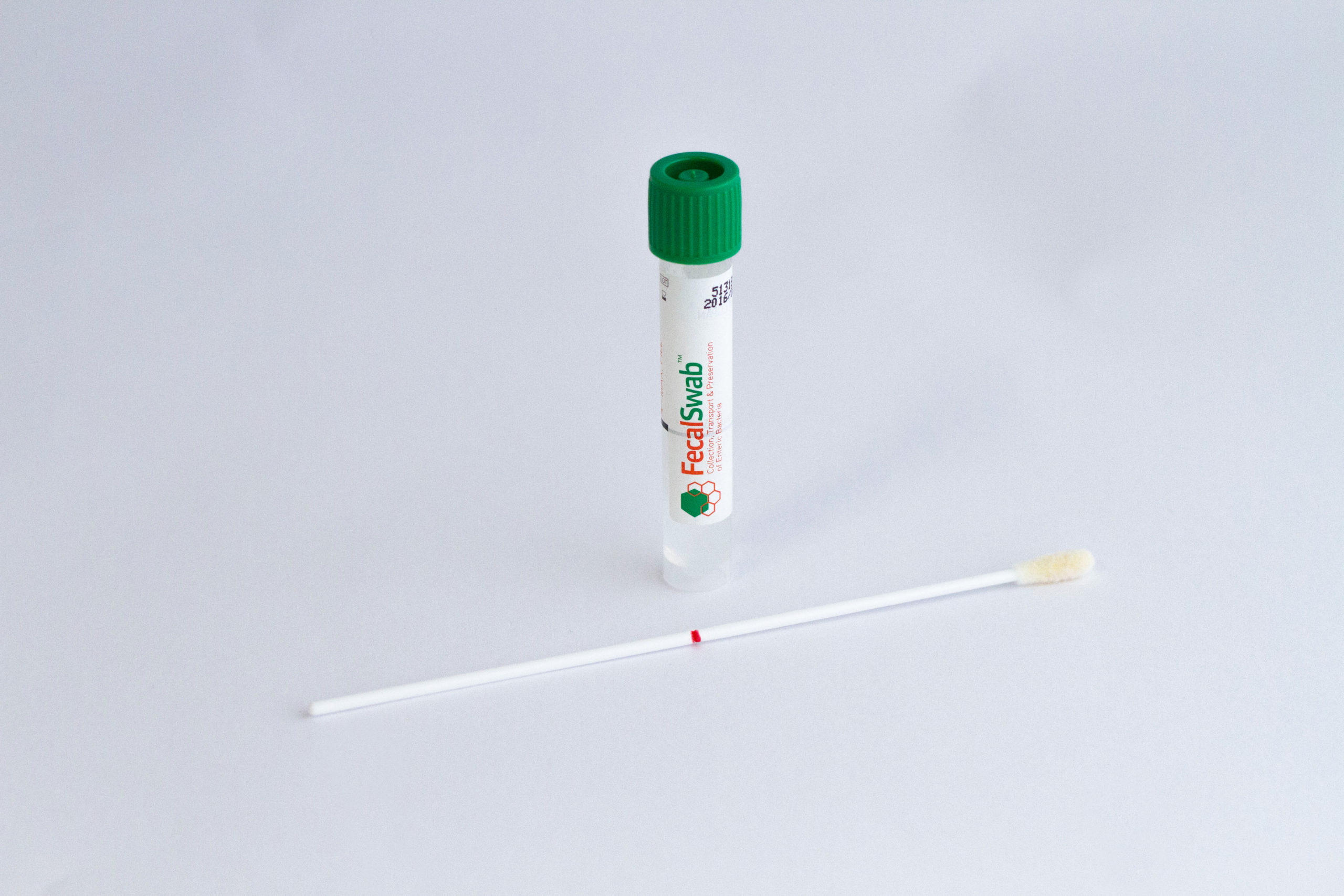 FecalSwab, 2 ml Cary Blair + Regular nukkatikku - Mekalasi Oy